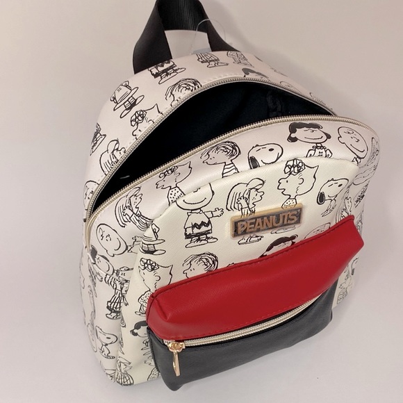 Peanuts | Bags | Peanuts Snoopy Backpack Nwt Adjustable Straps With ...